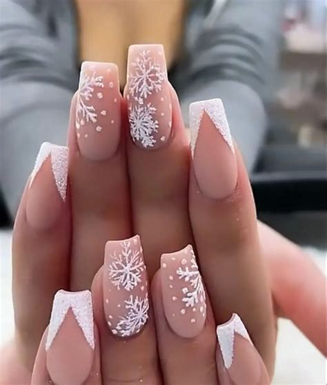 50 Cute Christmas Nails To Recreate This Holiday Season Christmas