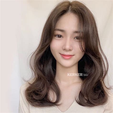 이철헤어커커사가정점 빛이나는 일상을 선물하는 이철헤어커커사가정점 김병윤 원장의 시그니처 중간머리 엘리자벳펌 중간머리