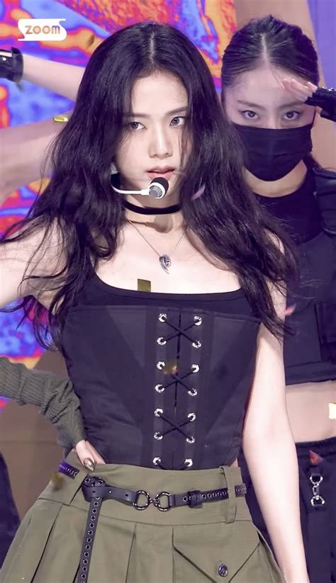 Jisoo Pink Venom Inkigayo Performance Bambole Alla Moda Celebrità