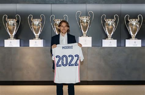 Modric Extends Contract With Real Madrid Rediff Sports