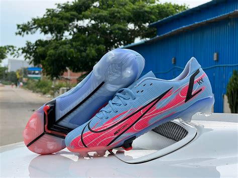 รองเท้าฟุตบอลผู้ชาย รองเท้าสตั๊ดไนกี้ รองเท้าฟุตบอลไนกี้ Nike Mercurial