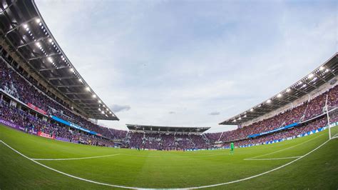 100 Soccer 4k Wallpapers