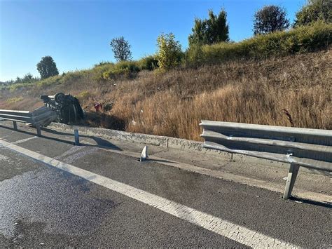 Anadolu Otoyolu nda kaza Otomobil bariyere çarptı sürücü yaralandı