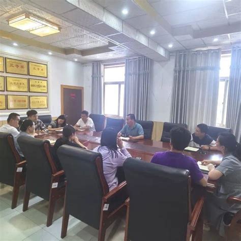 以谈促做，以谈促长 南城街道召开年轻干部座谈会工作杨邦华沟通交流