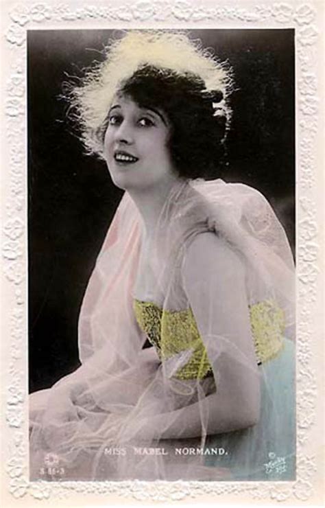 Pin On Female Celebrities And Pin Ups N