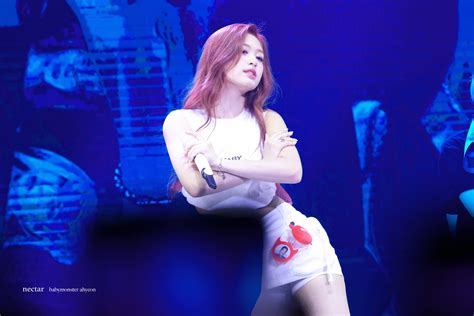 [잡담] 아현 생각보다 날티나는거 잘어울린다 인스티즈 Instiz 연예 카테고리