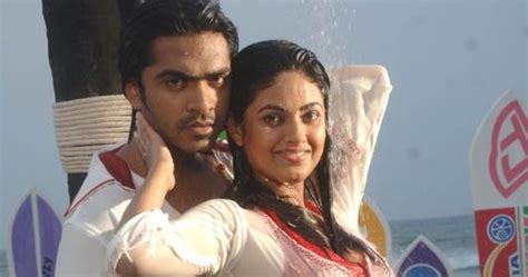 Indian Actress Meera Chopra Nila Red Bra Visible Boobs Cleavage At