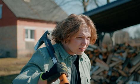 Latviešu Jaunās Kantrī Mūzikas Izpildītājs Edvards Strazdiņš Pamet Pilsētu Micrec