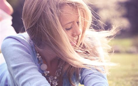Blonde Girl Wind Photo Wallpaper 1920x1200 18934