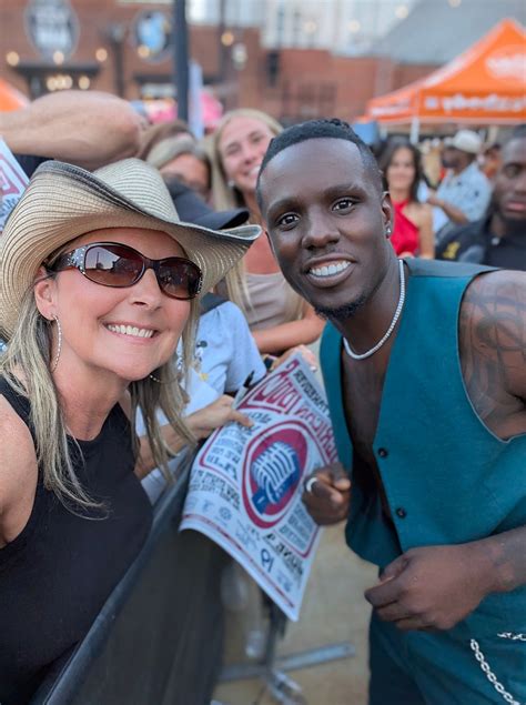 Donna Crehan Donna Crehan Added A New Photo — At 6th And