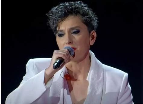 Ηρώ «Σάπισαν τον γιο μου και την παρέα του στο ξύλο Η δημόσια καταγγελία της τραγουδίστριας