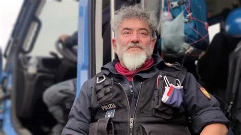 Lutto In Polizia Il Commosso Ricordo Di Andrea Trapasso Poliziotto E Gigante Buono Infodifesa Lutto In Polizia Il Commosso Ricordo Di Andrea Trapasso Poliziotto E Gigante Buono Infodifesa