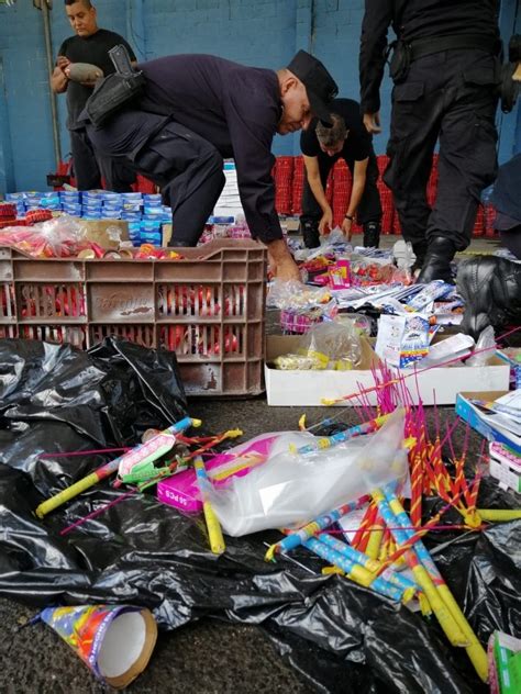 Policía incauta pólvora en el Centro de San Salvador La Prensa Gráfica