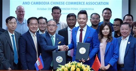 សភាពាណិជ្ជកម្មកម្ពុជា និង សមាគមពាណិជ្ជកម្មចិន ចុះmou