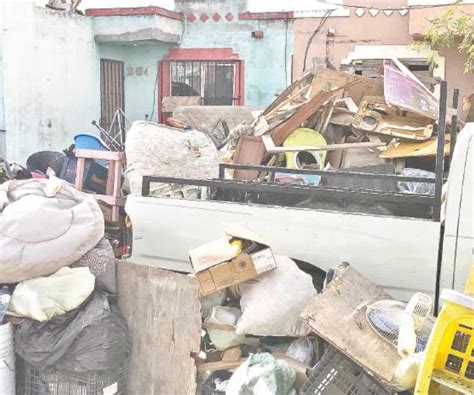 Retiran De Casa Siete Toneladas De Basura