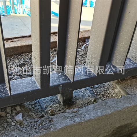 广东学校走廊防爬栏杆扁钢角铁栅栏工厂公园焊接护栏围墙铁艺围栏 阿里巴巴