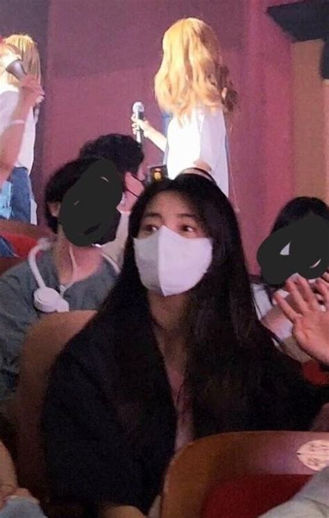 金泰梨在宇宙少女演唱会上拍视频，被安保抓获，韩网友：非常尴尬 哔哩哔哩