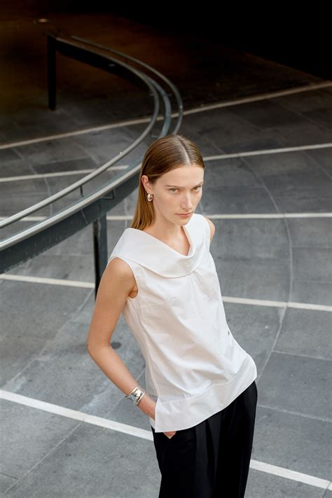 우아한 여름의 시작 감도 깊은 취향 셀렉트샵 29cm