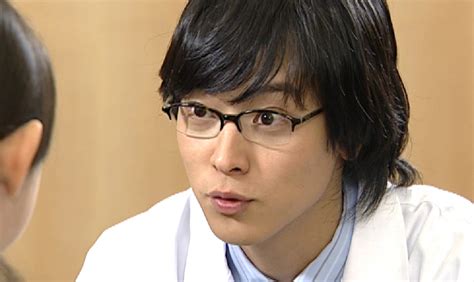 【리즈시절】 경상도 사투리 의사선생님으로 등장한 강동원 [타임머신tv] 2003 다음연예