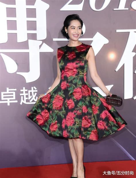 她与周星驰分手后遇真爱 与男友同居14年不同房 46岁仍貌美
