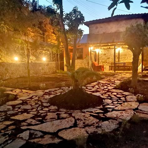 Demeter Rose Stonehouse Pansion Jolly