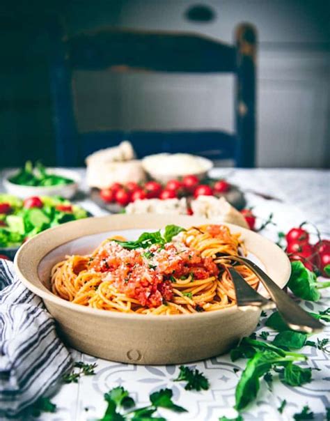 Easy 5 Ingredient Pomodoro Sauce The Seasoned Mom