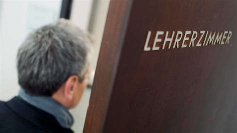 Lehrkräfte fehlen Mangelverwaltung an den Schulen