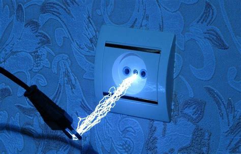 Почему выключатели и розетки искрят