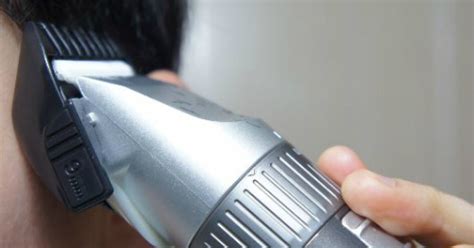 전기이발기로 고객 목 염좌 미용사 무죄法 긁힘이 염좌로 이어졌다 납득안가