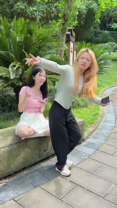 美女前一秒还在笑别人，后一秒直接傻眼了 万万没想到 迷惑行为大赏 意想不到的结局生活人生百態shorts Youtube