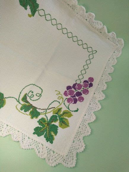 Caminho De Mesa Medindo 89x49cm Em Tecido Etamine Bordado Em Ponto