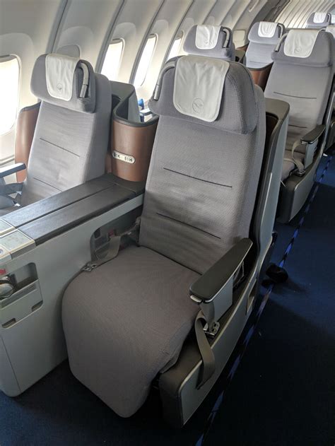 Review Lufthansa Business Class 747 Upper Deck Denver To Frankfurt