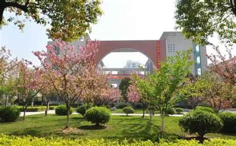 南京市江宁高级中学简介概况(建校历史、地址、师资、校训、环境)学习力 南京市江宁高级中学简介概况(建校历史、地址、师资、校训、环境)学习力