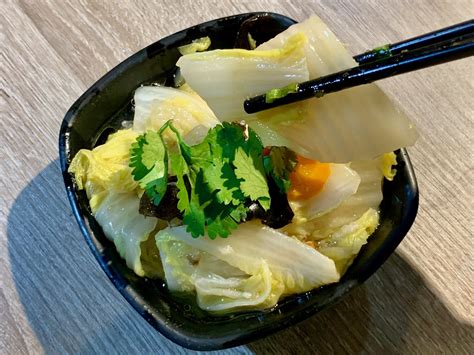 六張犁站 信義區 滷肉飯｜魯肉腳匠心蹄膀｜月見蔥花滷肉飯開賣啦！｜太晚來就買不到的滷豬腳