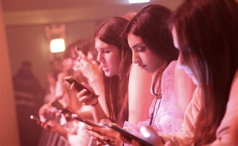 Cila është Mosha E Duhur Kur Fëmijët Mund Kenë Një Smartphone Gazeta Dita