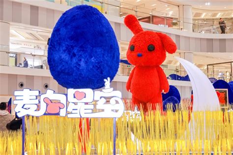 在整片麦穗海洋中看展上海商场化身公共艺术空间