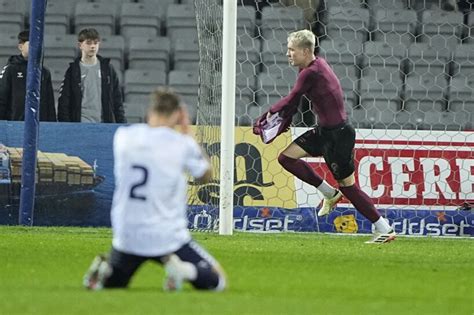 Fcms Ni Mand Tager Tre Point I Tillægstiden Mod Agf