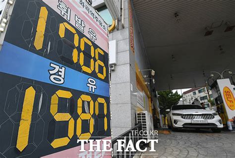 기름값 6주 연속 상승세 휘발유 1700원 돌파·경유 1600원 눈앞 Tf사진관 포토 기사 더팩트