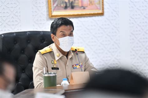 ผู้ว่าแข็งแกร่งในปฐพีเซ็นเงียบเพิ่มเงินประจำตำแหน่งข้าราชการ กทม