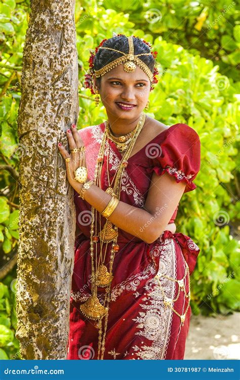 A Bride Poses During A Poruwa In Colombo Sri Lanka Editorial Photography Image 30781987