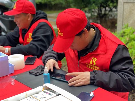 热闹的便民小集市 汇聚多方大能量
