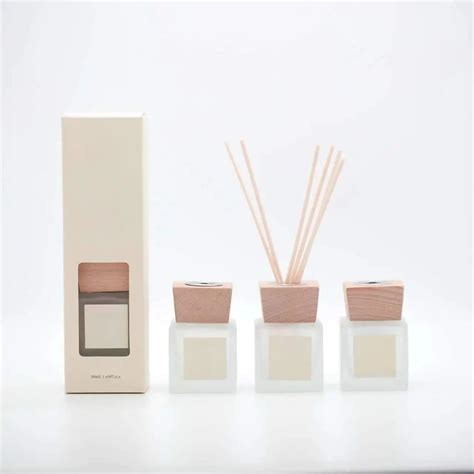 Wholesale Custom Empty Glass Bottle Reed Diffuser With Sticks And Packaging Box Home Fragrance