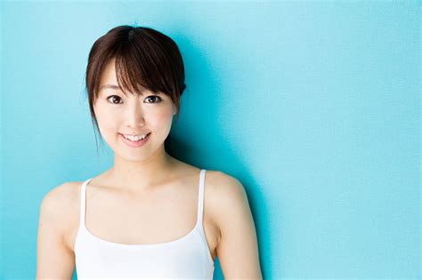 매력적인 아시아 여자 아름다움 이미지 파란색 배경에 고립 메이크업 화장품에 대한 스톡 사진 및 기타 이미지 메이크업 화장품