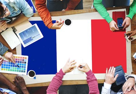 French Law Bans Employers From Contacting Employees With Work During Weekends My Modern Met