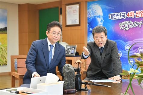 지자체의 Sr 남한권 울릉군수 경상북도지사 만나 지역 현안 건의