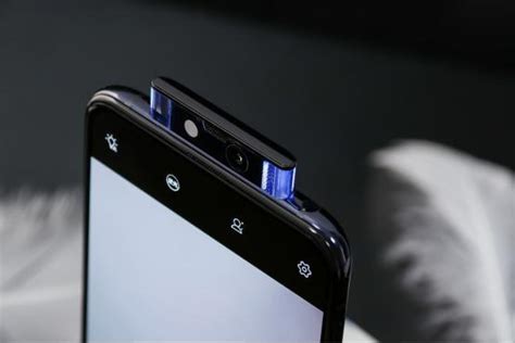 升降式前置摄像头先驱者，vivo X27 Pro凭借这个技术成畅销机型相比前两年「易坊」