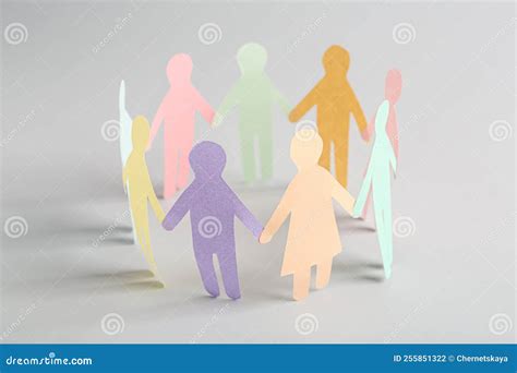 Papel Figuras Humanas Fazendo Círculo Sobre Fundo Branco Conceito De