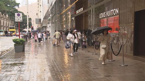 零售界相信內地旅客免稅額增至15000元人民幣已夠 旅遊業界亦支持措施 Now 新聞