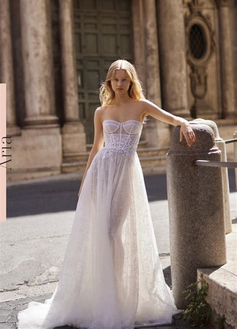 Liz Martinez Aria Wedding Dress Save 47 Stillwhite