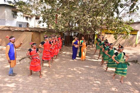 There Are 17 Members In The Dance Group Including 11 Girls From Bhilai